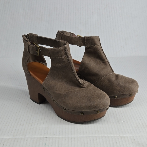 True Craft | Shoes | True Craft Tan Platform Clogs Shoes 7 | Poshmark